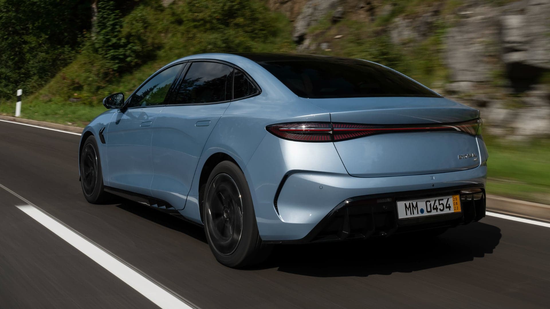 Čínský BYD nově v Česku: Nabízí tři elektrické modely, cena začíná pod ...